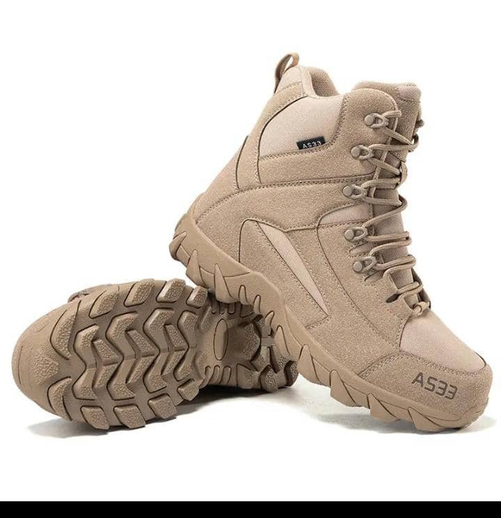 Hiking Boots. – Panda